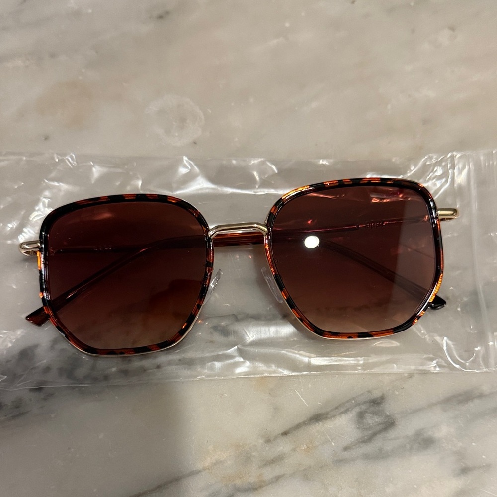 Tortoise Shell Square Sunglasses - Gem